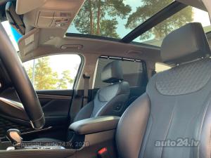 Grey Hyundai Santa Fe 2019 in Tallinn, with an engine capacity of 2.20 L and mileage of 86 thousand km for 34550 €, photo 3 on AUTOMOTO.COM.LV
