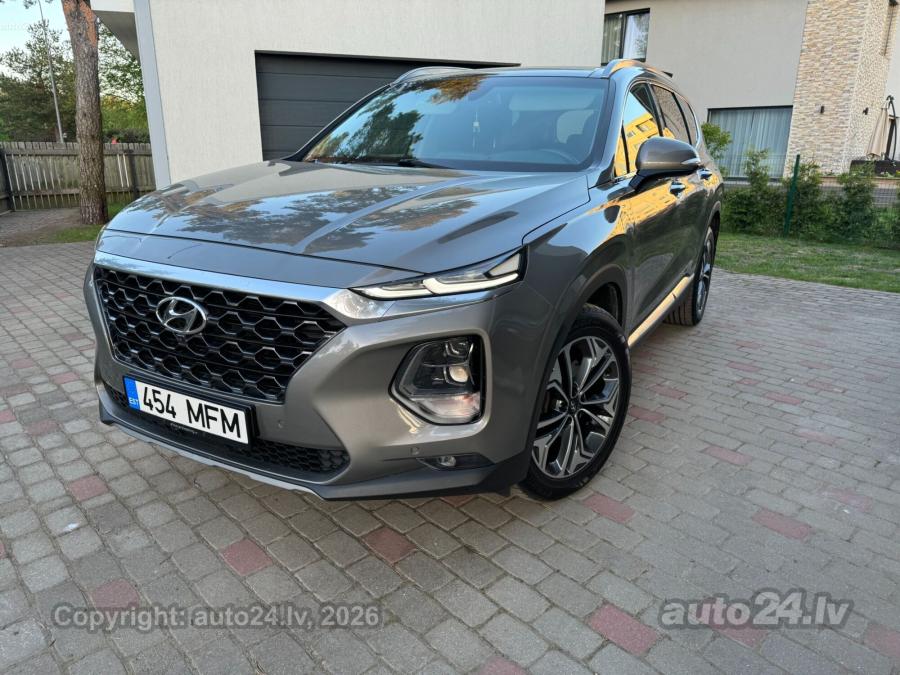 Grey Hyundai Santa Fe 2019 in Tallinn, with an engine capacity of 2.20 L and mileage of 86 thousand km for 34550 €, photo 7 on AUTOMOTO.COM.LV