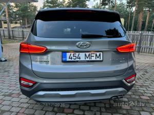 Grey Hyundai Santa Fe 2019 in Tallinn, with an engine capacity of 2.20 L and mileage of 86 thousand km for 34550 €, photo 12 on AUTOMOTO.COM.LV