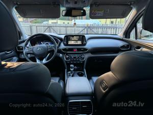 Grey Hyundai Santa Fe 2019 in Tallinn, with an engine capacity of 2.20 L and mileage of 86 thousand km for 34550 €, photo 14 on AUTOMOTO.COM.LV