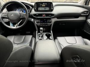 Grey Hyundai Santa Fe 2019 in Tallinn, with an engine capacity of 2.20 L and mileage of 86 thousand km for 34550 €, photo 15 on AUTOMOTO.COM.LV