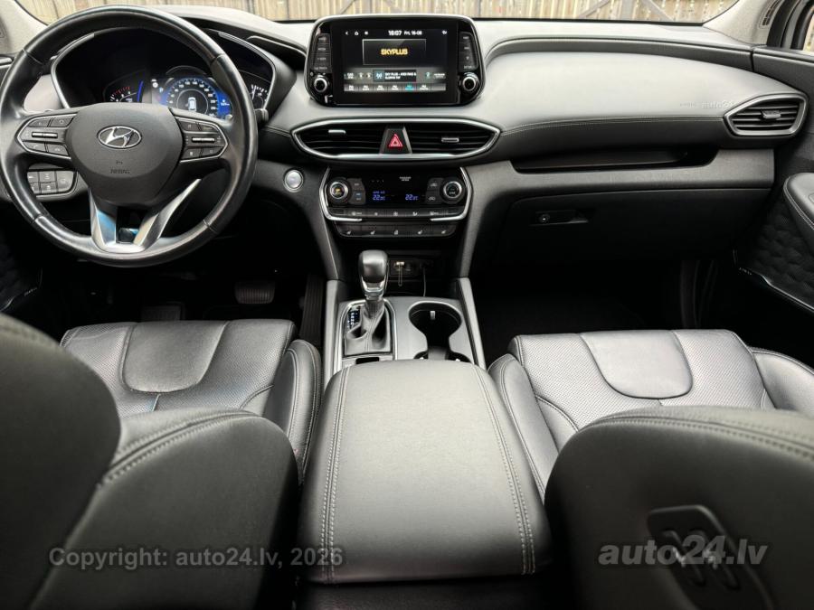 Grey Hyundai Santa Fe 2019 in Tallinn, with an engine capacity of 2.20 L and mileage of 86 thousand km for 34550 €, photo 15 on AUTOMOTO.COM.LV