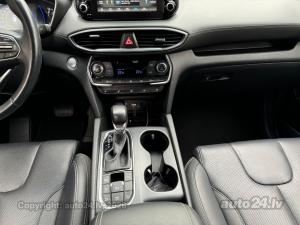 Grey Hyundai Santa Fe 2019 in Tallinn, with an engine capacity of 2.20 L and mileage of 86 thousand km for 34550 €, photo 16 on AUTOMOTO.COM.LV