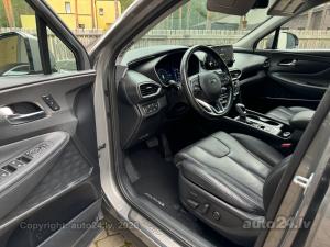 Grey Hyundai Santa Fe 2019 in Tallinn, with an engine capacity of 2.20 L and mileage of 86 thousand km for 34550 €, photo 17 on AUTOMOTO.COM.LV