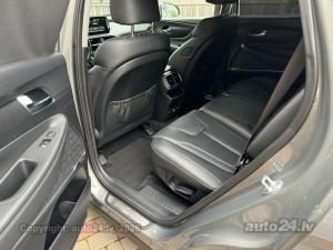 Grey Hyundai Santa Fe 2019 in Tallinn, with an engine capacity of 2.20 L and mileage of 86 thousand km for 34550 €, photo 18 on AUTOMOTO.COM.LV