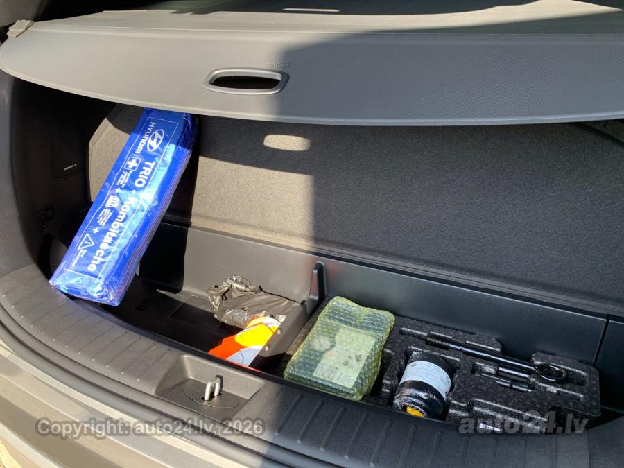 Grey Hyundai Santa Fe 2019 in Tallinn, with an engine capacity of 2.20 L and mileage of 86 thousand km for 34550 €, photo 24 on AUTOMOTO.COM.LV