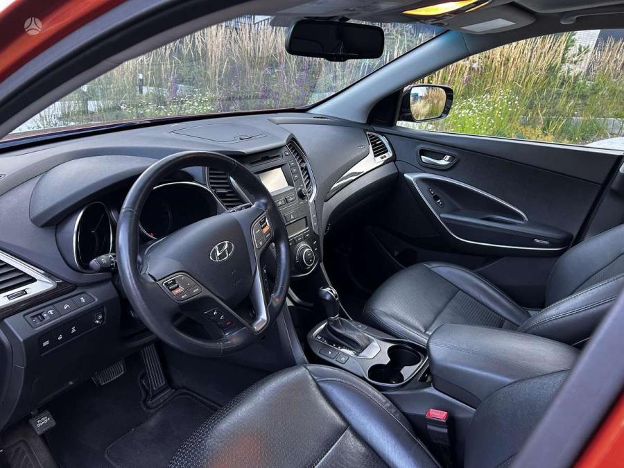 Orange Hyundai Santa Fe 2015 in Vilnius, with an engine capacity of 2.00 L and mileage of 100 thousand km for 12999 €, photo 10 on AUTOMOTO.COM.LV