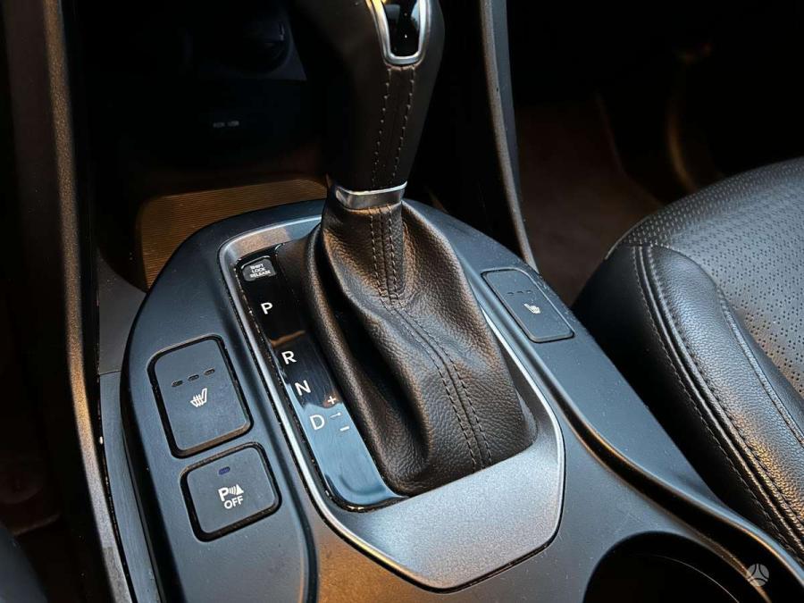 Orange Hyundai Santa Fe 2015 in Vilnius, with an engine capacity of 2.00 L and mileage of 100 thousand km for 12999 €, photo 13 on AUTOMOTO.COM.LV
