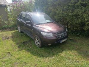 Red Hyundai Santa Fe 2006 in Riga, with an engine capacity of 2.20 L and mileage of 357 thousand km for 1250 €, photo  on AUTOMOTO.COM.LV