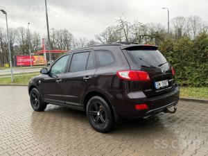 Red Hyundai Santa Fe 2007 in Riga, with an engine capacity of 2.20 L and mileage of 270 thousand km for 3300 €, photo 12 on AUTOMOTO.COM.LV