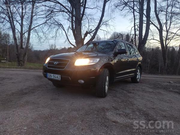 Red Hyundai Santa Fe 2007 in Cesis, with an engine capacity of 2.20 L and mileage of 436 thousand km for 3100 €, photo 1 on AUTOMOTO.COM.LV