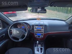 Red Hyundai Santa Fe 2007 in Cesis, with an engine capacity of 2.20 L and mileage of 436 thousand km for 3100 €, photo 3 on AUTOMOTO.COM.LV
