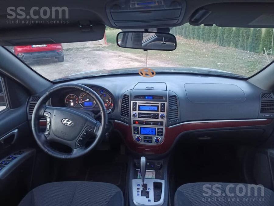 Red Hyundai Santa Fe 2007 in Cesis, with an engine capacity of 2.20 L and mileage of 436 thousand km for 3100 €, photo 3 on AUTOMOTO.COM.LV