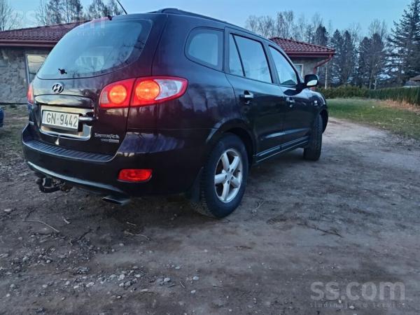 Red Hyundai Santa Fe 2007 in Cesis, with an engine capacity of 2.20 L and mileage of 436 thousand km for 3100 €, photo 3 on AUTOMOTO.COM.LV