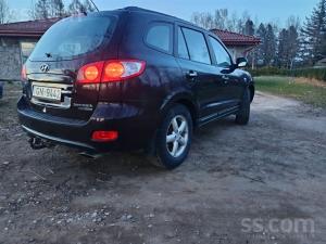 Red Hyundai Santa Fe 2007 in Cesis, with an engine capacity of 2.20 L and mileage of 436 thousand km for 3100 €, photo 4 on AUTOMOTO.COM.LV