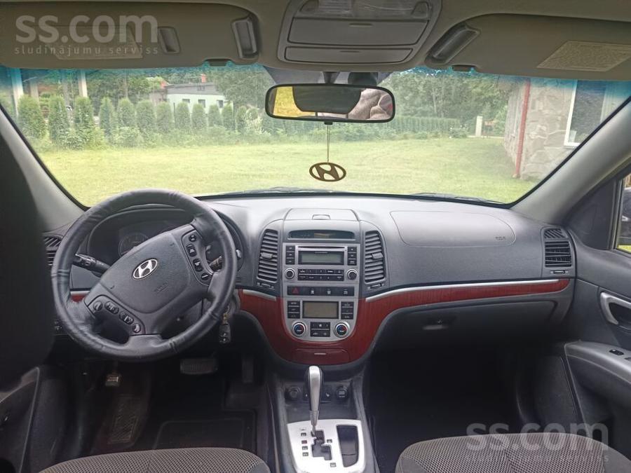 Sarkans Hyundai Santa Fe 2007 Cēsis, ar dzinēja tilpumu 2.20 L un nobraukumu 436 tūkst. km par 2700 €, foto 4 vietnē AUTOMOTO.COM.LV