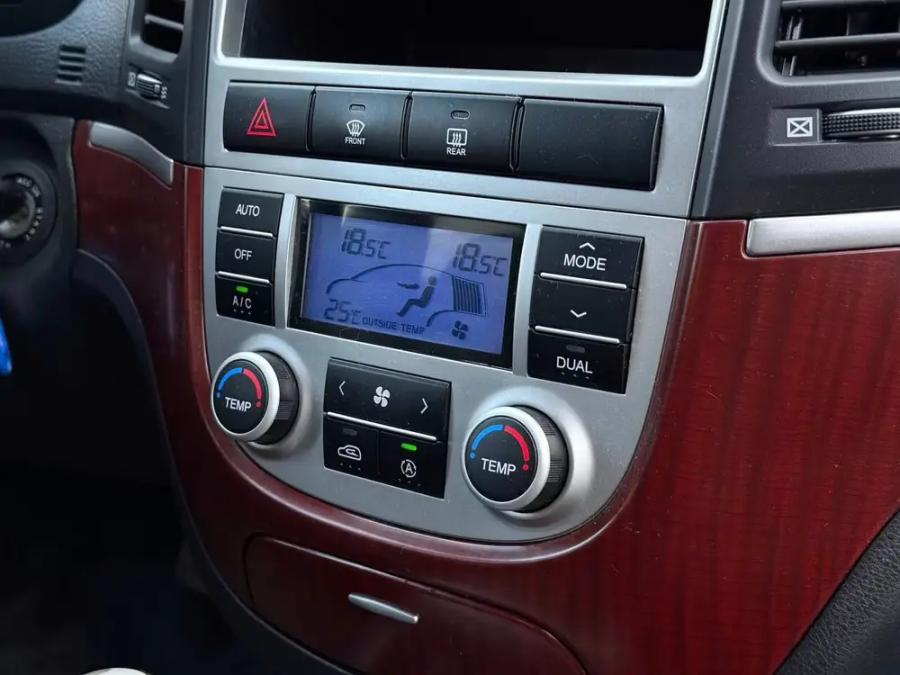 Sarkans Hyundai Santa Fe 2007 Rīga, ar dzinēja tilpumu 2.20 L un nobraukumu 313 tūkst. km par 2990 €, foto 12 vietnē AUTOMOTO.COM.LV