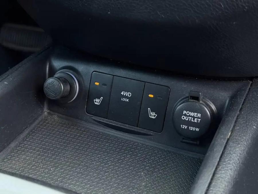 Sarkans Hyundai Santa Fe 2007 Rīga, ar dzinēja tilpumu 2.20 L un nobraukumu 313 tūkst. km par 2990 €, foto 13 vietnē AUTOMOTO.COM.LV