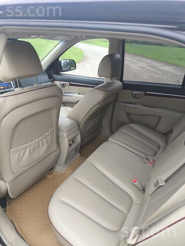Red Hyundai Santa Fe 2007 in Dobele, with an engine capacity of 2.20 L and mileage of 339 thousand km for 4300 €, photo 8 on AUTOMOTO.COM.LV