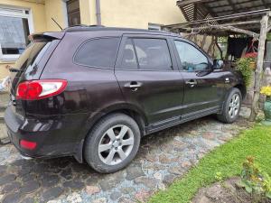 Red Hyundai Santa Fe 2007 in Panevezys, with an engine capacity of 2.19 L and mileage of 220 thousand km for 2700 €, photo  on AUTOMOTO.COM.LV