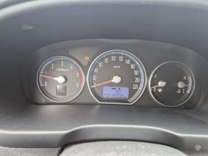 Red Hyundai Santa Fe 2007 in Panevezys, with an engine capacity of 2.19 L and mileage of 220 thousand km for 2700 €, photo 8 on AUTOMOTO.COM.LV