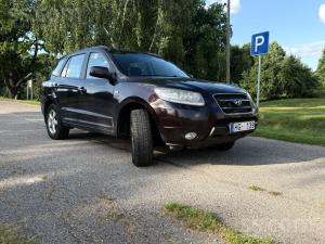 Red Hyundai Santa Fe 2008 in Riga, with an engine capacity of 2.20 L and mileage of 320 thousand km for 2000 €, photo 1 on AUTOMOTO.COM.LV