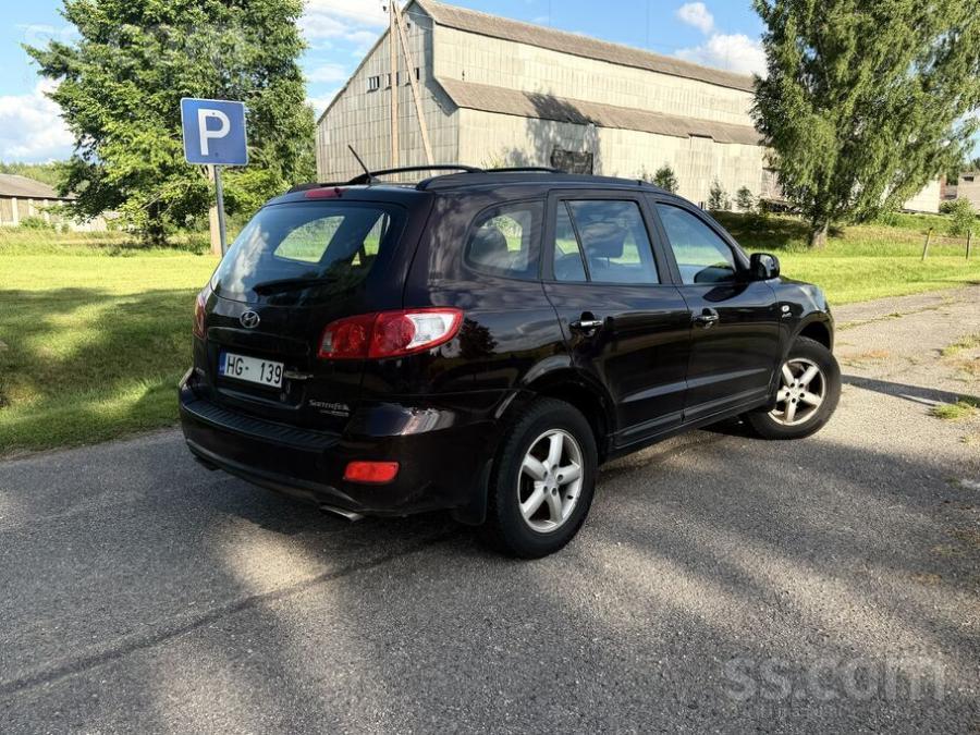 Red Hyundai Santa Fe 2008 in Riga, with an engine capacity of 2.20 L and mileage of 320 thousand km for 2000 €, photo 3 on AUTOMOTO.COM.LV