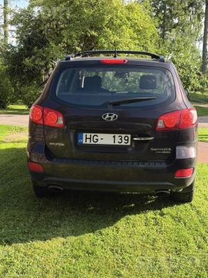 Red Hyundai Santa Fe 2008 in Riga, with an engine capacity of 2.20 L and mileage of 320 thousand km for 2000 €, photo 5 on AUTOMOTO.COM.LV