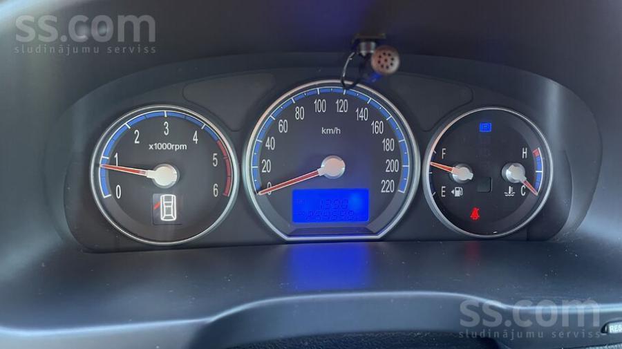 Sarkans Hyundai Santa Fe 2009 Dobele, ar dzinēja tilpumu 2.20 L un nobraukumu 295 tūkst. km par 3800 €, foto 16 vietnē AUTOMOTO.COM.LV