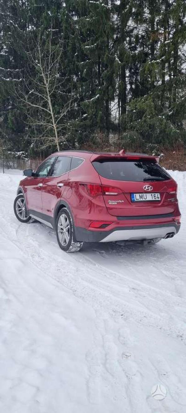 Red Hyundai Santa Fe 2017 in Vilnius, with an engine capacity of 2.00 L and mileage of 58 thousand km for 14800 €, photo 4 on AUTOMOTO.COM.LV