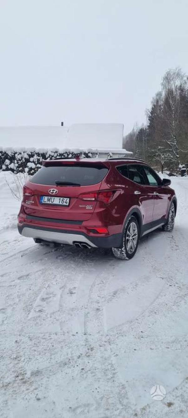 Red Hyundai Santa Fe 2017 in Vilnius, with an engine capacity of 2.00 L and mileage of 58 thousand km for 14800 €, photo 5 on AUTOMOTO.COM.LV