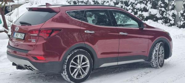 Red Hyundai Santa Fe 2017 in Vilnius, with an engine capacity of 2.00 L and mileage of 58 thousand km for 14800 €, photo 6 on AUTOMOTO.COM.LV