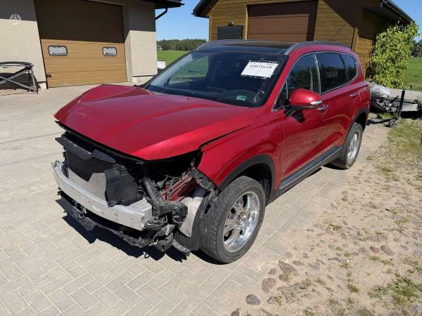 Red Hyundai Santa Fe 2021 in Radviliskis, with an engine capacity of 2.50 L and mileage of 164 thousand km for 12400 €, photo 1 on AUTOMOTO.COM.LV