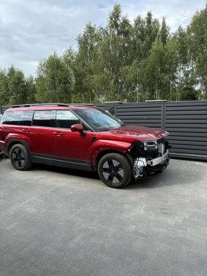 Red Hyundai Santa Fe 2025 in Plunge, with an engine capacity of 1.60 L and mileage of 7 thousand km for 19250 €, photo  on AUTOMOTO.COM.LV