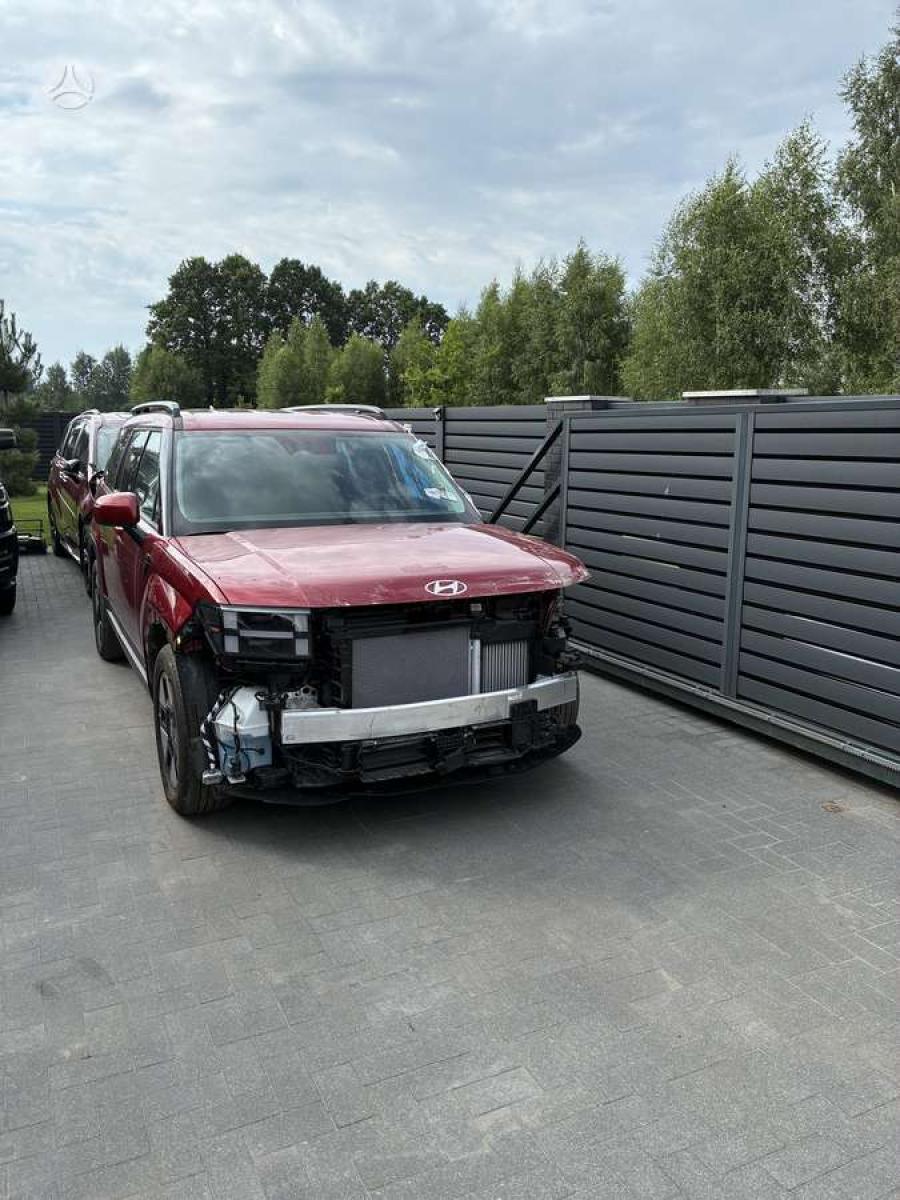 Red Hyundai Santa Fe 2025 in Plunge, with an engine capacity of 1.60 L and mileage of 7 thousand km for 19250 €, photo 3 on AUTOMOTO.COM.LV