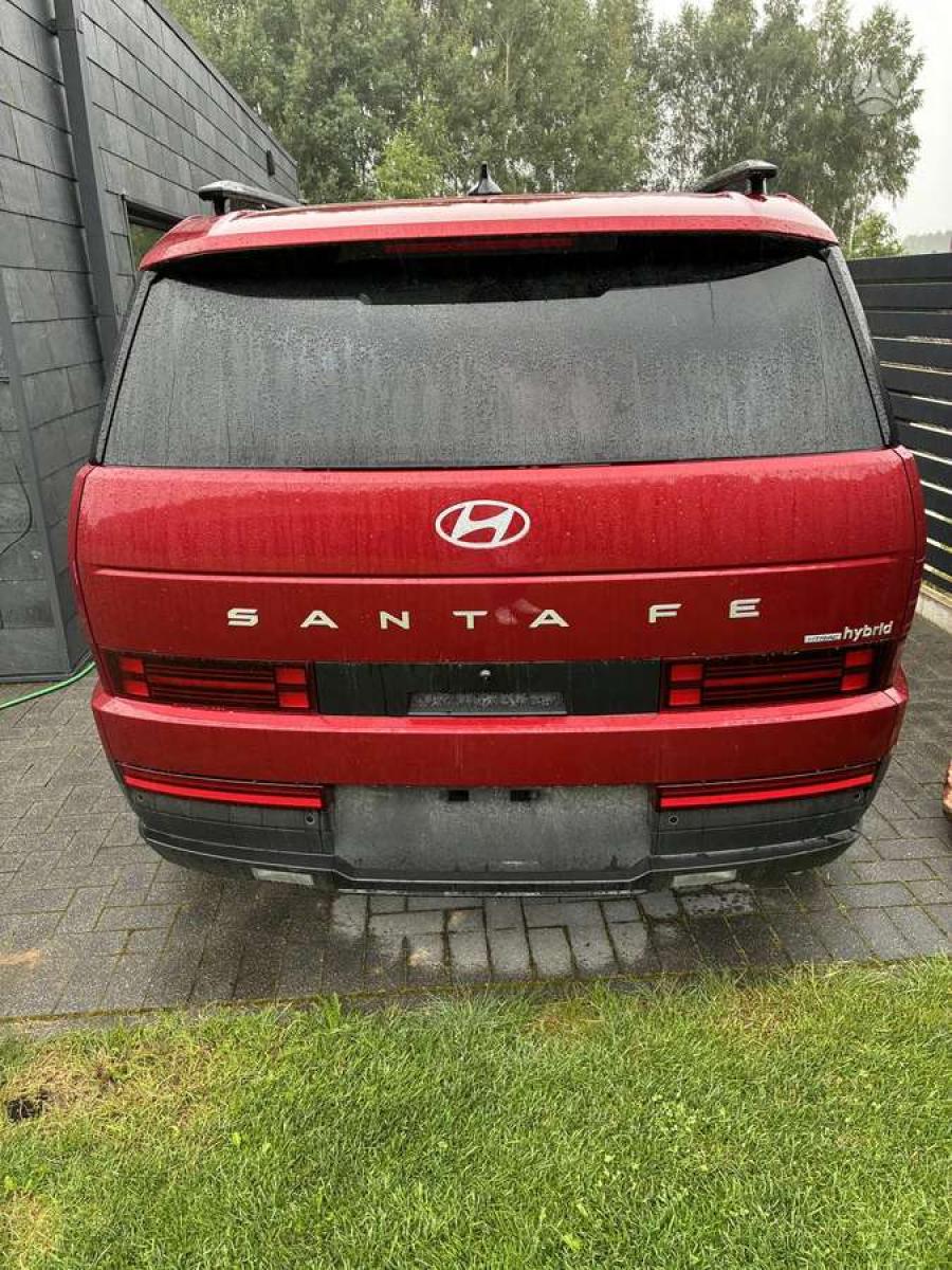 Red Hyundai Santa Fe 2025 in Plunge, with an engine capacity of 1.60 L and mileage of 7 thousand km for 19250 €, photo 7 on AUTOMOTO.COM.LV