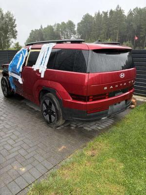Red Hyundai Santa Fe 2025 in Plunge, with an engine capacity of 1.60 L and mileage of 7 thousand km for 19250 €, photo 9 on AUTOMOTO.COM.LV