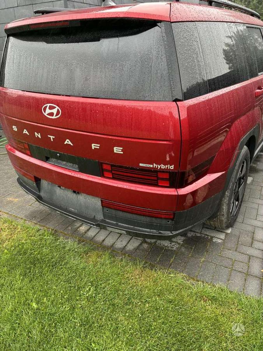Red Hyundai Santa Fe 2025 in Plunge, with an engine capacity of 1.60 L and mileage of 7 thousand km for 19250 €, photo 10 on AUTOMOTO.COM.LV