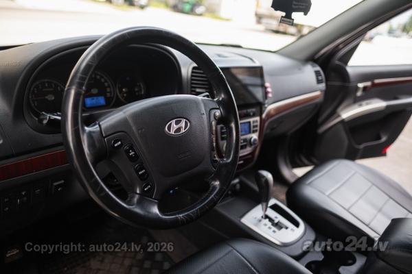 Red Hyundai Santa Fe 2008 in Tallinn, with an engine capacity of 2.70 L and mileage of 280 thousand km for 2899 €, photo 3 on AUTOMOTO.COM.LV