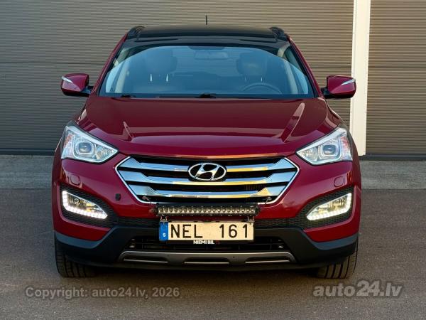 Red Hyundai Santa Fe 2012 in Tallinn, with an engine capacity of 2.20 L and mileage of 243 thousand km for 8990 €, photo 3 on AUTOMOTO.COM.LV