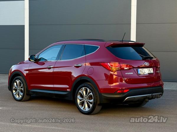 Red Hyundai Santa Fe 2012 in Tallinn, with an engine capacity of 2.20 L and mileage of 243 thousand km for 8990 €, photo 7 on AUTOMOTO.COM.LV