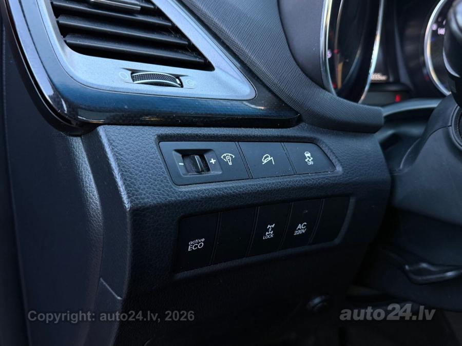 Sarkans Hyundai Santa Fe 2012 Tallina, ar dzinēja tilpumu 2.20 L un nobraukumu 243 tūkst. km par 8990 €, foto 17 vietnē AUTOMOTO.COM.LV