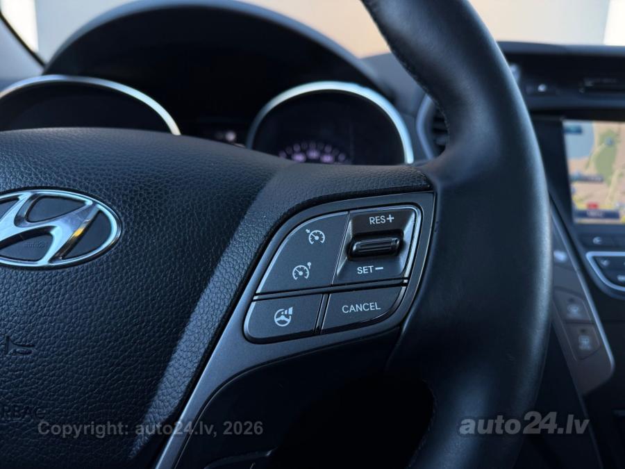 Sarkans Hyundai Santa Fe 2012 Tallina, ar dzinēja tilpumu 2.20 L un nobraukumu 243 tūkst. km par 8990 €, foto 18 vietnē AUTOMOTO.COM.LV