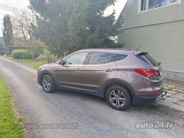 Hyundai Santa Fe 2013 in Tartu, with an engine capacity of 2.20 L and mileage of 220 thousand km for 9100 €, photo 4 on AUTOMOTO.COM.LV