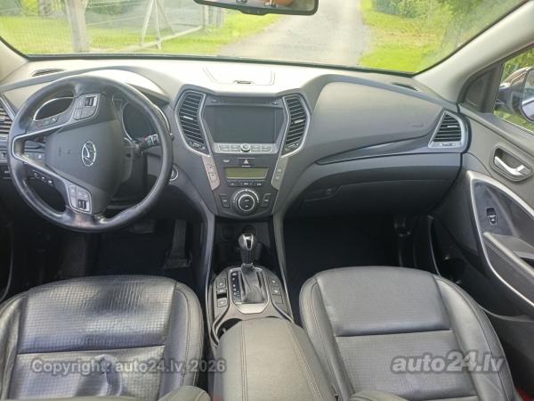 Hyundai Santa Fe 2013 in Tartu, with an engine capacity of 2.20 L and mileage of 220 thousand km for 9100 €, photo 6 on AUTOMOTO.COM.LV