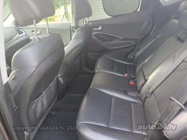 Hyundai Santa Fe 2013 in Tartu, with an engine capacity of 2.20 L and mileage of 220 thousand km for 9100 €, photo 7 on AUTOMOTO.COM.LV