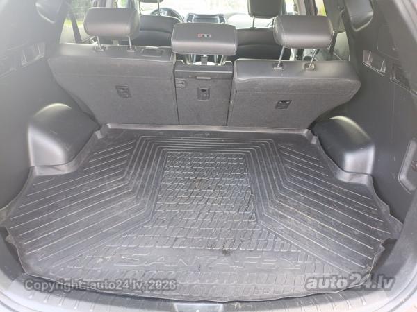 Hyundai Santa Fe 2013 in Tartu, with an engine capacity of 2.20 L and mileage of 220 thousand km for 9100 €, photo 8 on AUTOMOTO.COM.LV