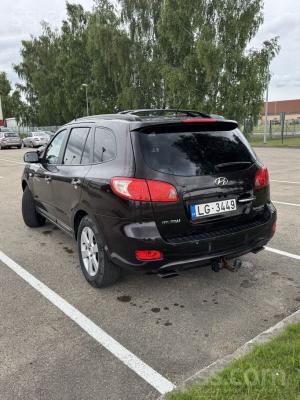 Violets Hyundai Santa Fe 2006 Rīga, ar dzinēja tilpumu 2.20 L un nobraukumu 367 tūkst. km par 2300 €, foto 4 vietnē AUTOMOTO.COM.LV