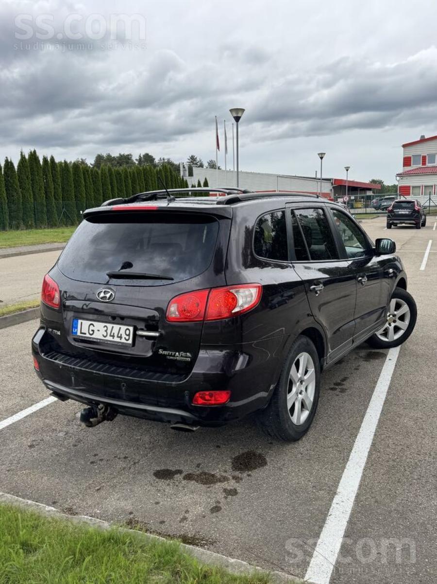 Violets Hyundai Santa Fe 2006 Rīga, ar dzinēja tilpumu 2.20 L un nobraukumu 367 tūkst. km par 2300 €, foto 5 vietnē AUTOMOTO.COM.LV