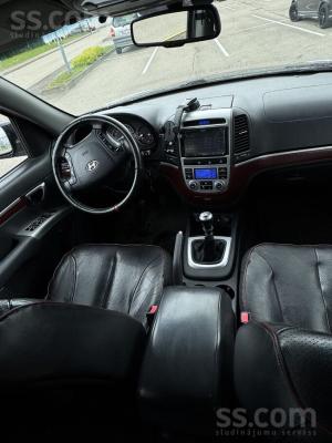Violets Hyundai Santa Fe 2006 Rīga, ar dzinēja tilpumu 2.20 L un nobraukumu 367 tūkst. km par 2300 €, foto 6 vietnē AUTOMOTO.COM.LV